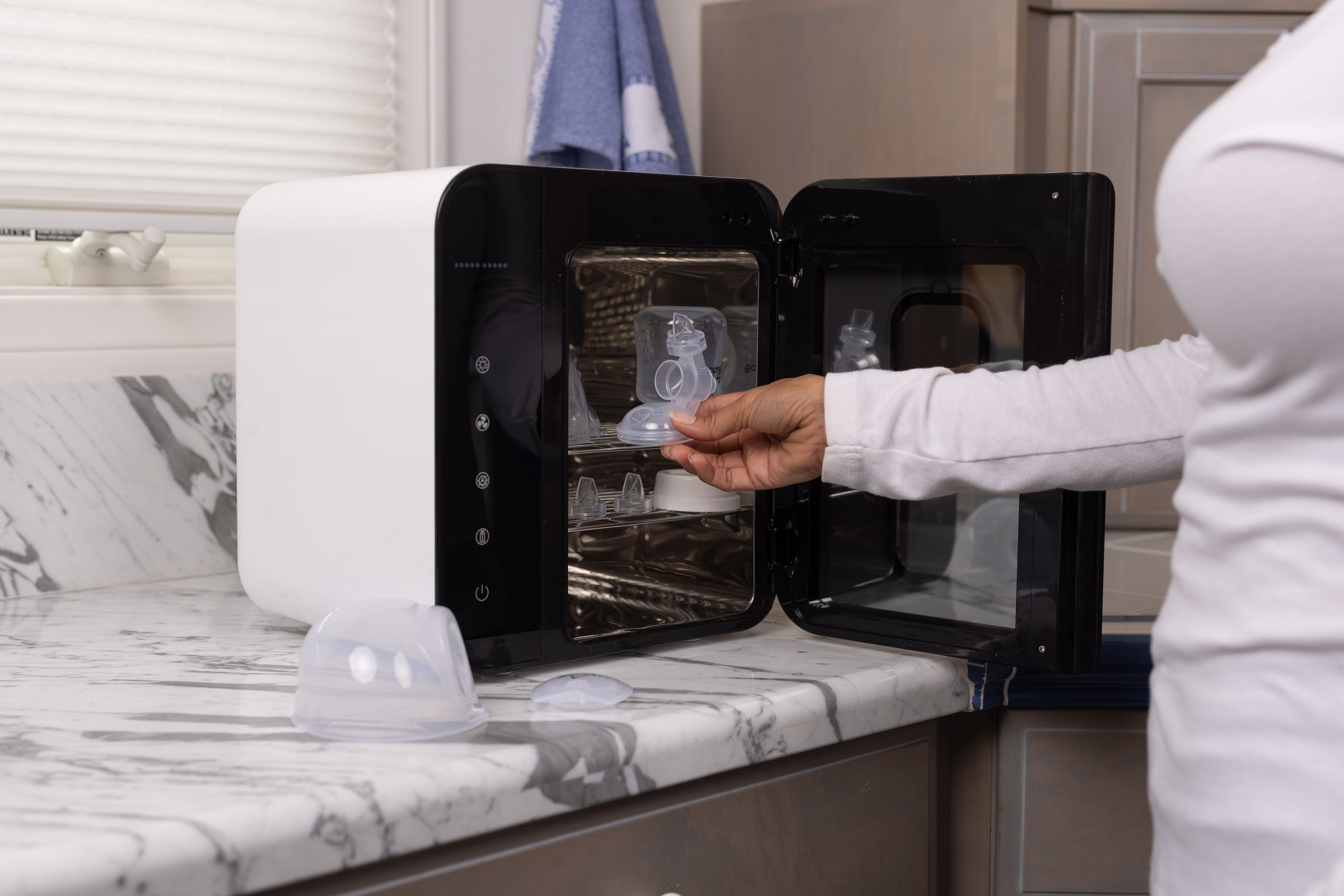 Best Breastfeeding Equipment for New Moms in 2025